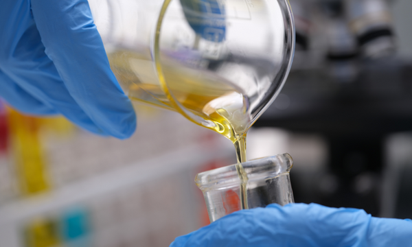 Oily and greasy urine: 7 common causes + when to be delivered